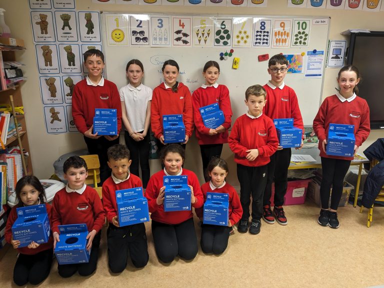 Brat Glas – Gaelscoil Riada
