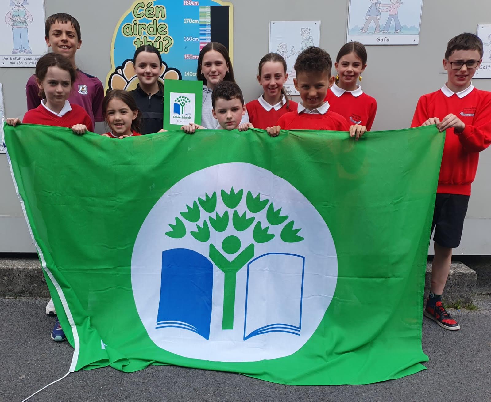 Brat Glas – Gaelscoil Riada