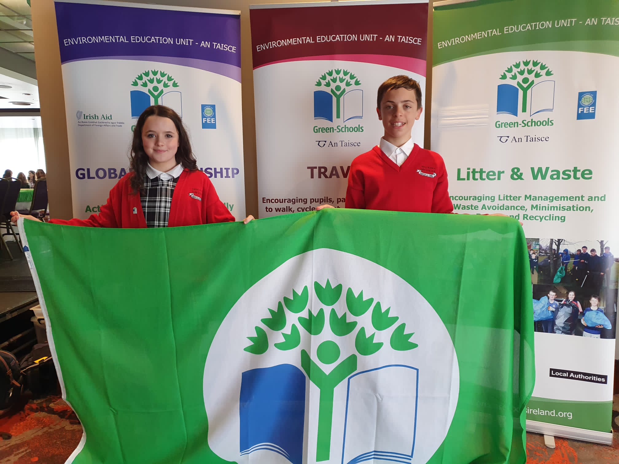 Brat Glas – Gaelscoil Riada